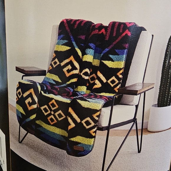 Pendleton | Bedding | Pendleton Sherpa Throw Blanket 5 X 70 Inch Coyote Butte Black Multicolor ...